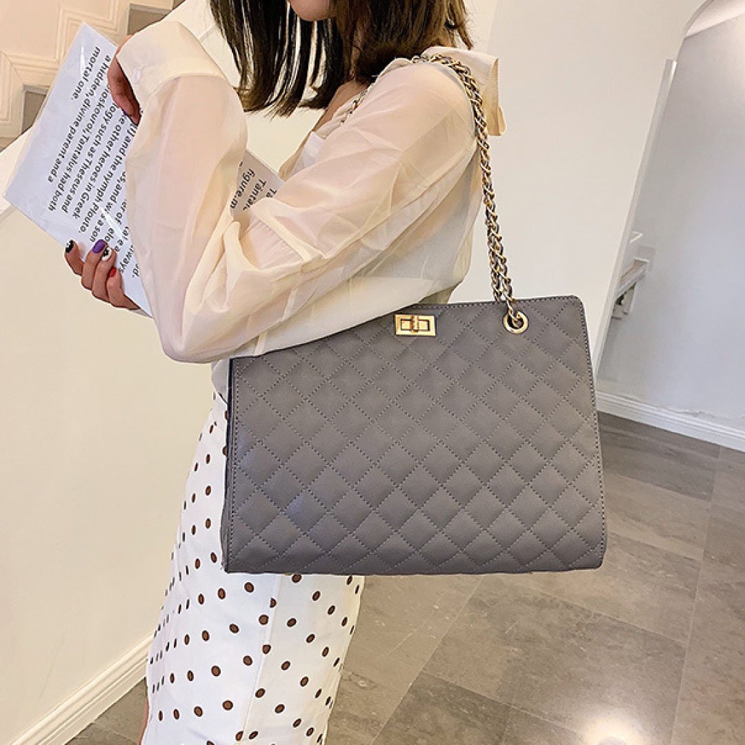 Quilted Shoulder Bag | ClaudiaG Collection