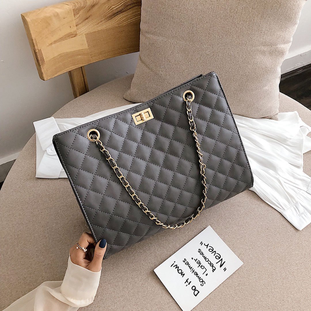 Quilted Shoulder Bag | ClaudiaG Collection