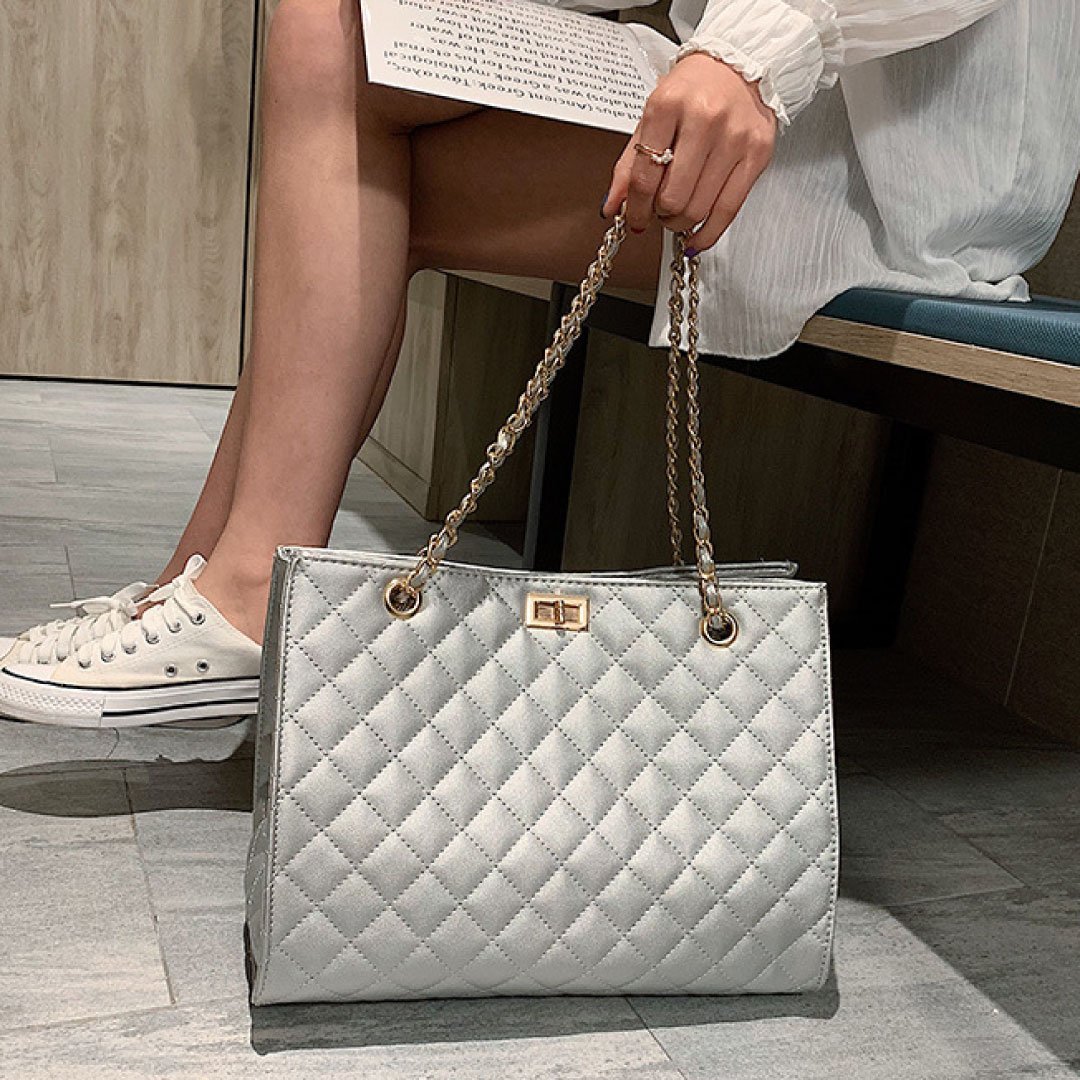 Quilted Shoulder Bag | ClaudiaG Collection