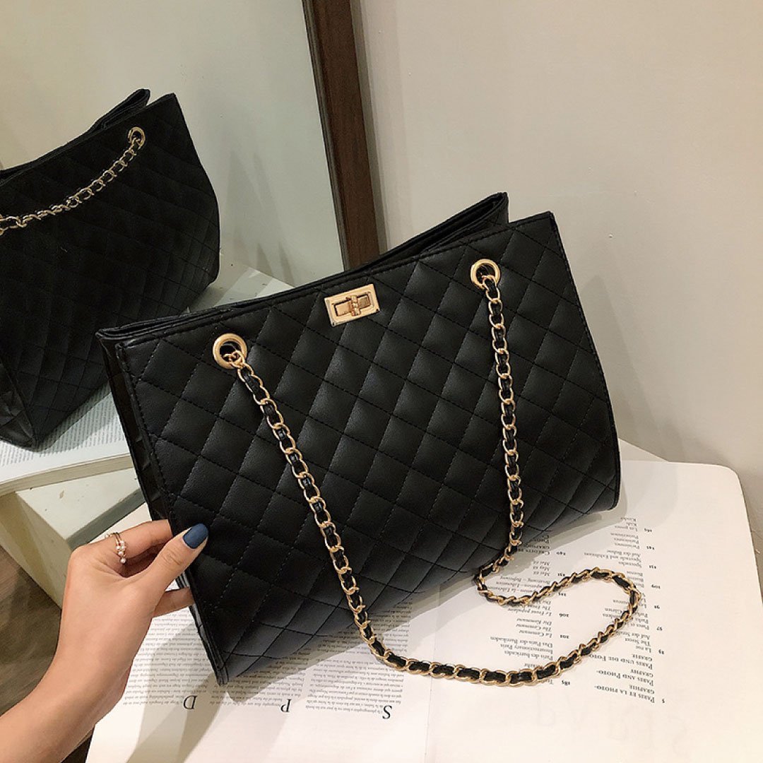 Quilted Shoulder Bag | ClaudiaG Collection