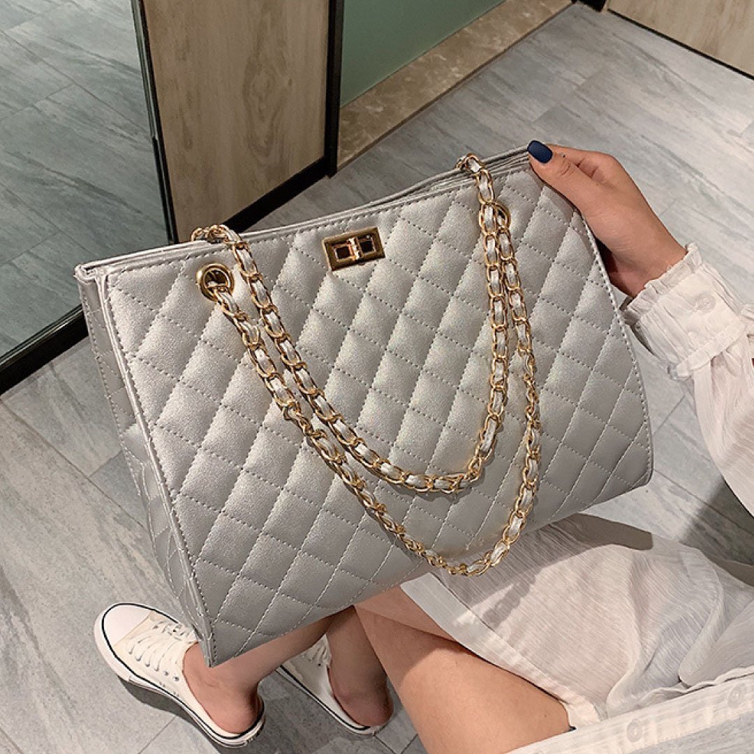 Quilted Shoulder Bag | ClaudiaG Collection
